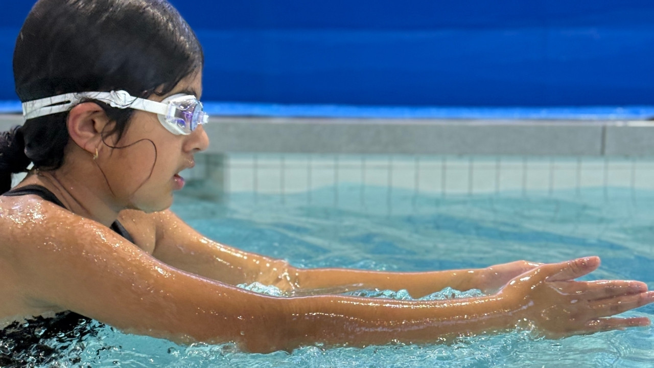 7 Tips to Help Children Overcome the Fear of Water and Swimming - Swim4Life