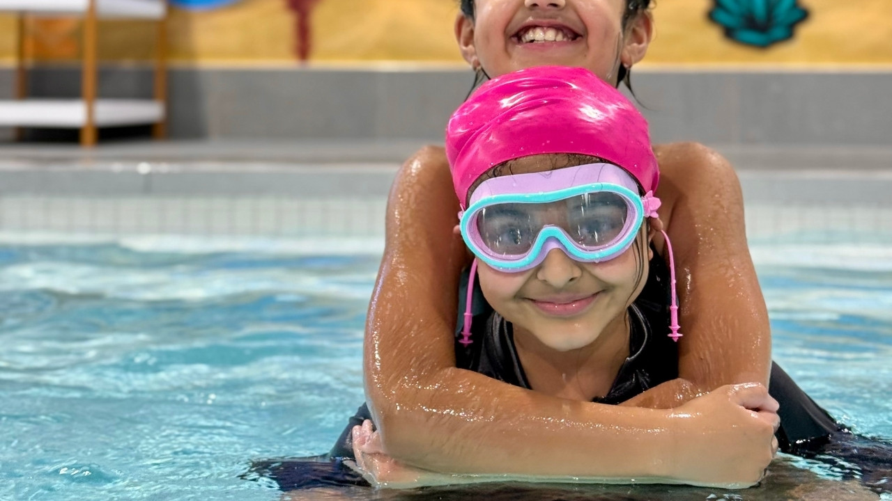 7 Tips to Help Children Overcome the Fear of Water and Swimming - Swim4Life
